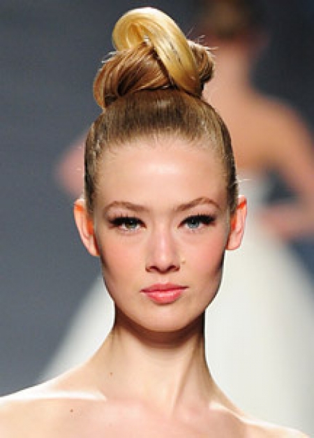 Pamela Jabonete - Makeup Artist: hair trend - the high bun