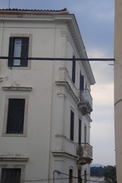 Συλλέκτες ακροκεράμων.: ΝΕΟΚΛΑΣΣΙΚΑ ΚΤΙΡΙΑ ΑΠΟ ΤΗΝ ΚΕΡΚΥΡΑ