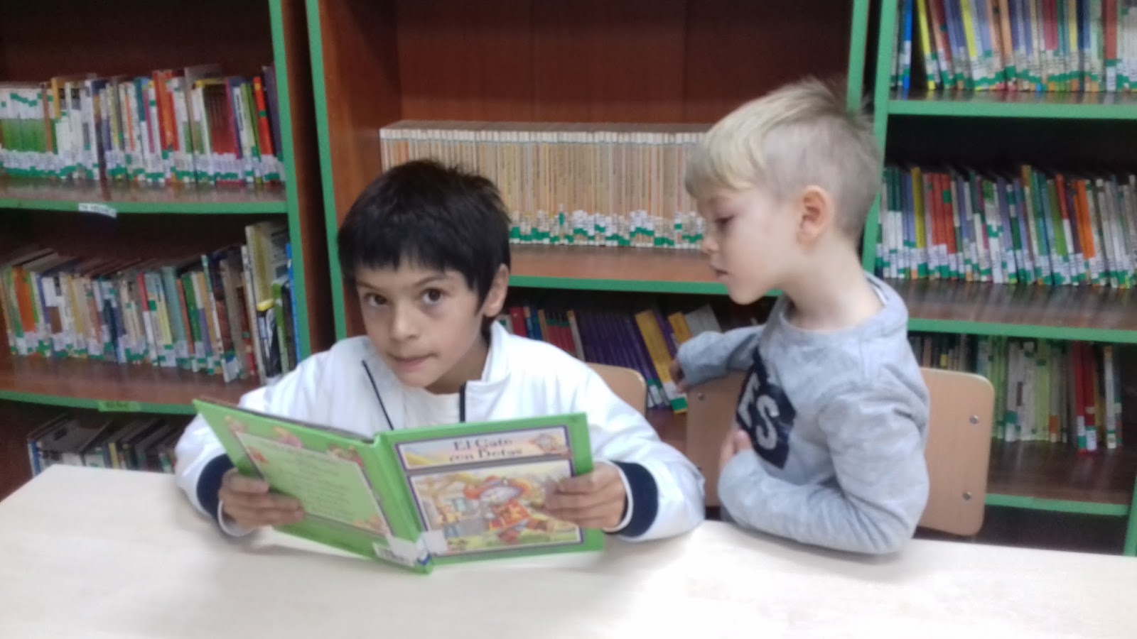 BiblioXoFerLo: Lectura compartida 3 anos e 2º de primaria