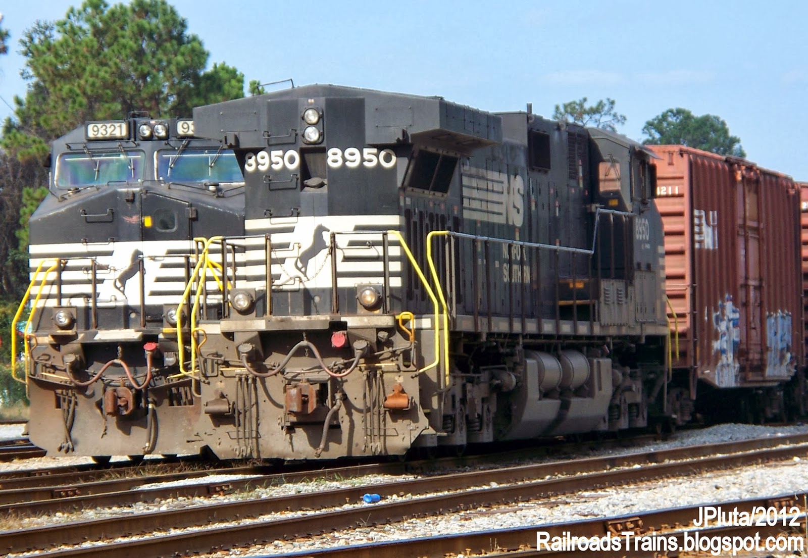 RAILROAD Freight Train Locomotive Engine EMD GE Boxcar BNSF,CSX,FEC,Norfolk Southern,UP,CN,CP ...