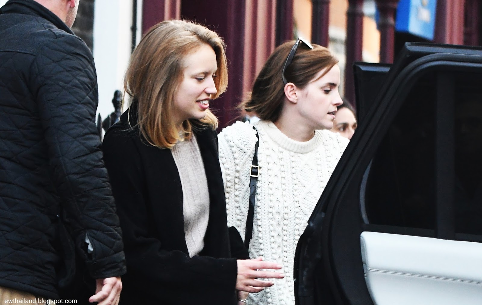 Emma W. Thailand: Emma Watson was spotted with her friend in Soho in ...