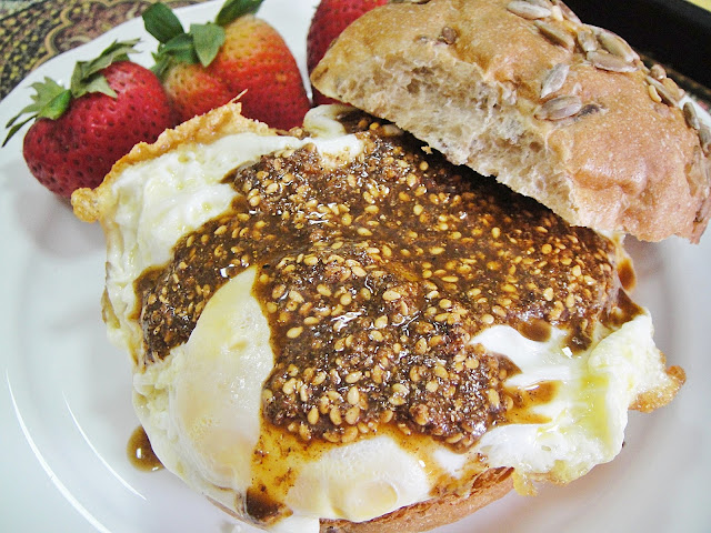 Maryam's Culinary Wonders: 1130. Fried Egg and Dukka Bagel