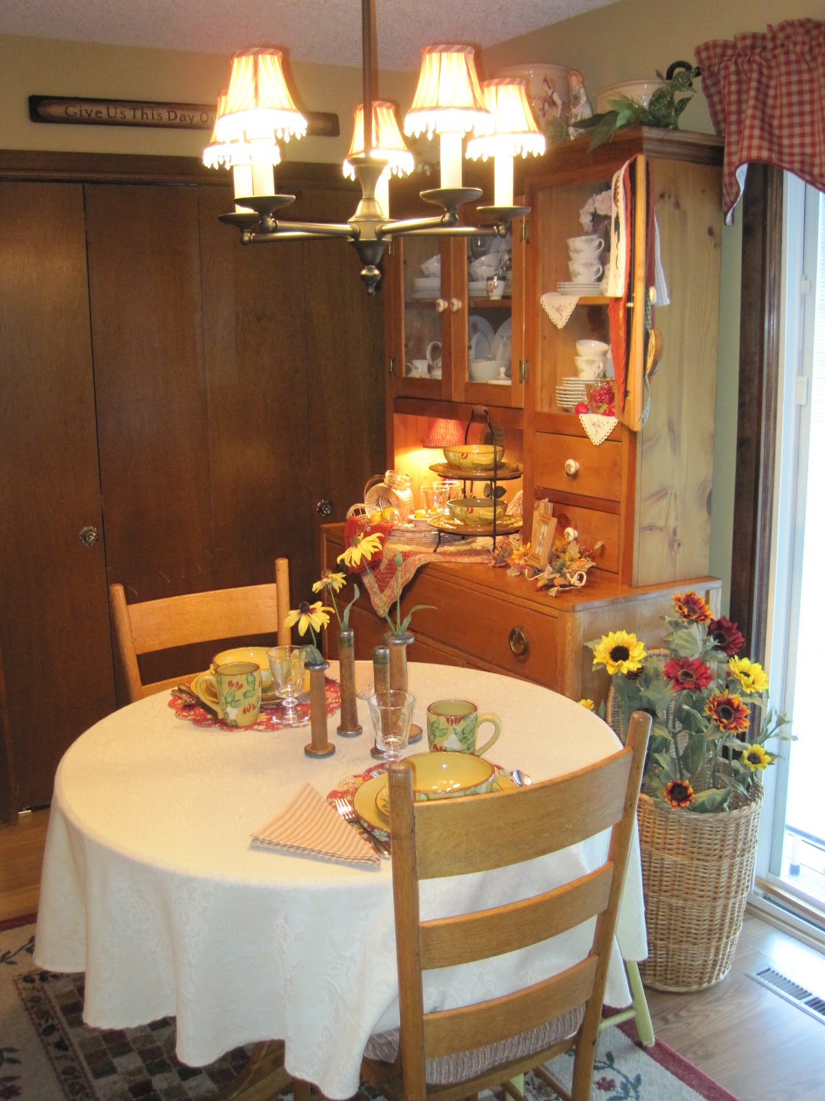 On Crooked Creek: Simplistic Prairie Dining.