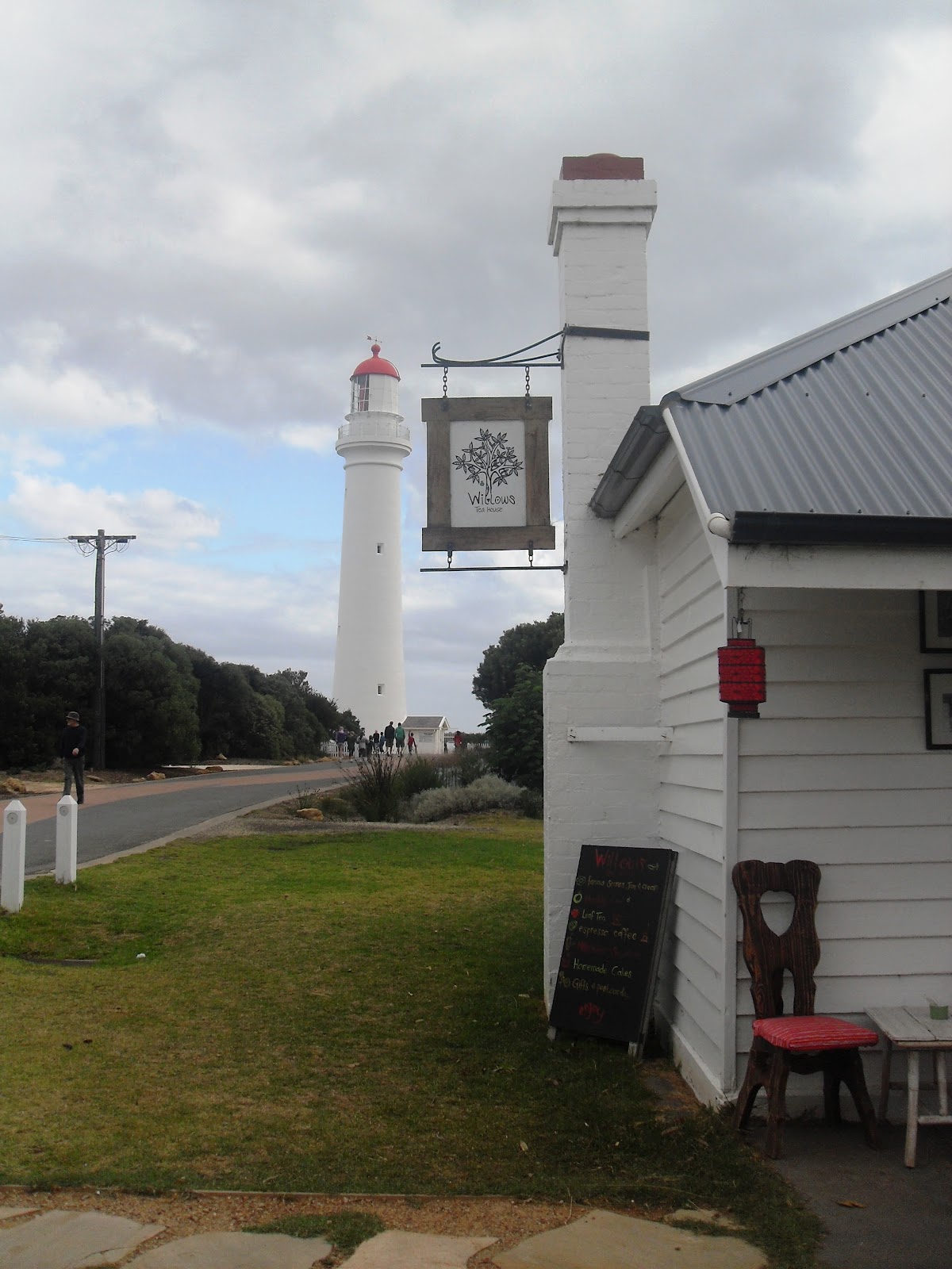 Hung Up On Retro: Split Point Lighthouse & Stables