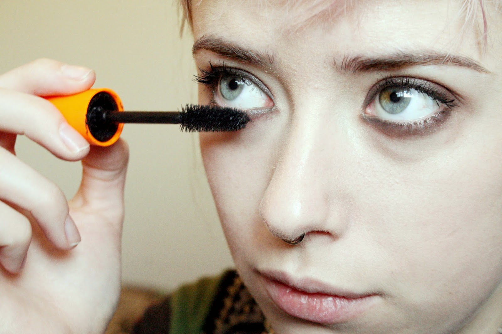 punk-puke: Dark Brows Dark Eyes Dark Lips Makeup Tutorial