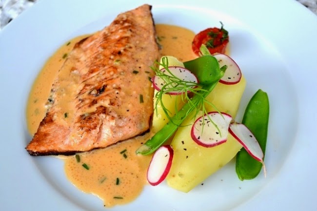 Smulans fisk: Smörstekt röding med löjromsås