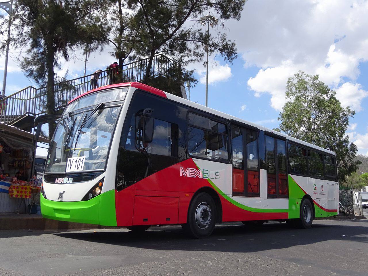Al Mexibus la ley no le importa, al Metrobus tampoco