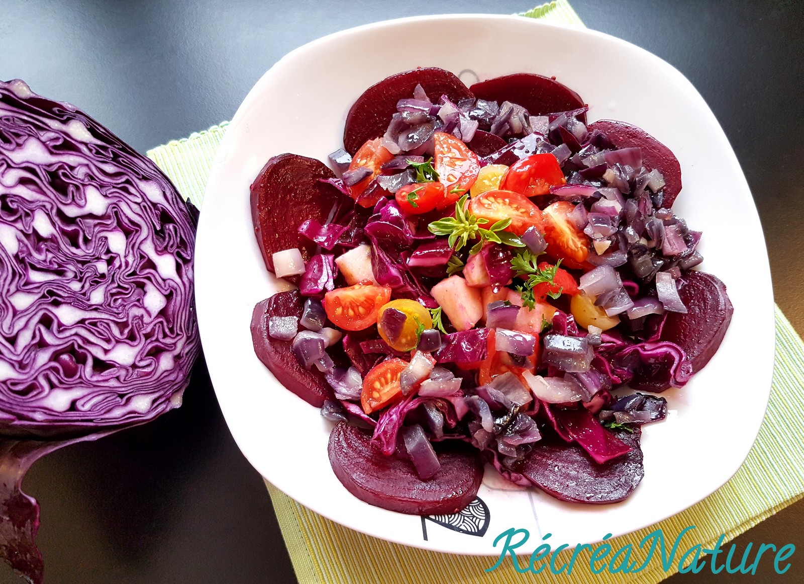 Salade d'Automne Pourpre aux Betteraves, Oignons et Chou Rouges ...