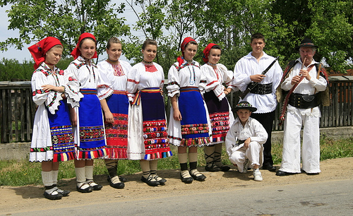 Biblioteca Targu Lapus - Maramures: Port popular din Țara Lăpușului