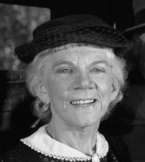 merie earle - USA News Collections