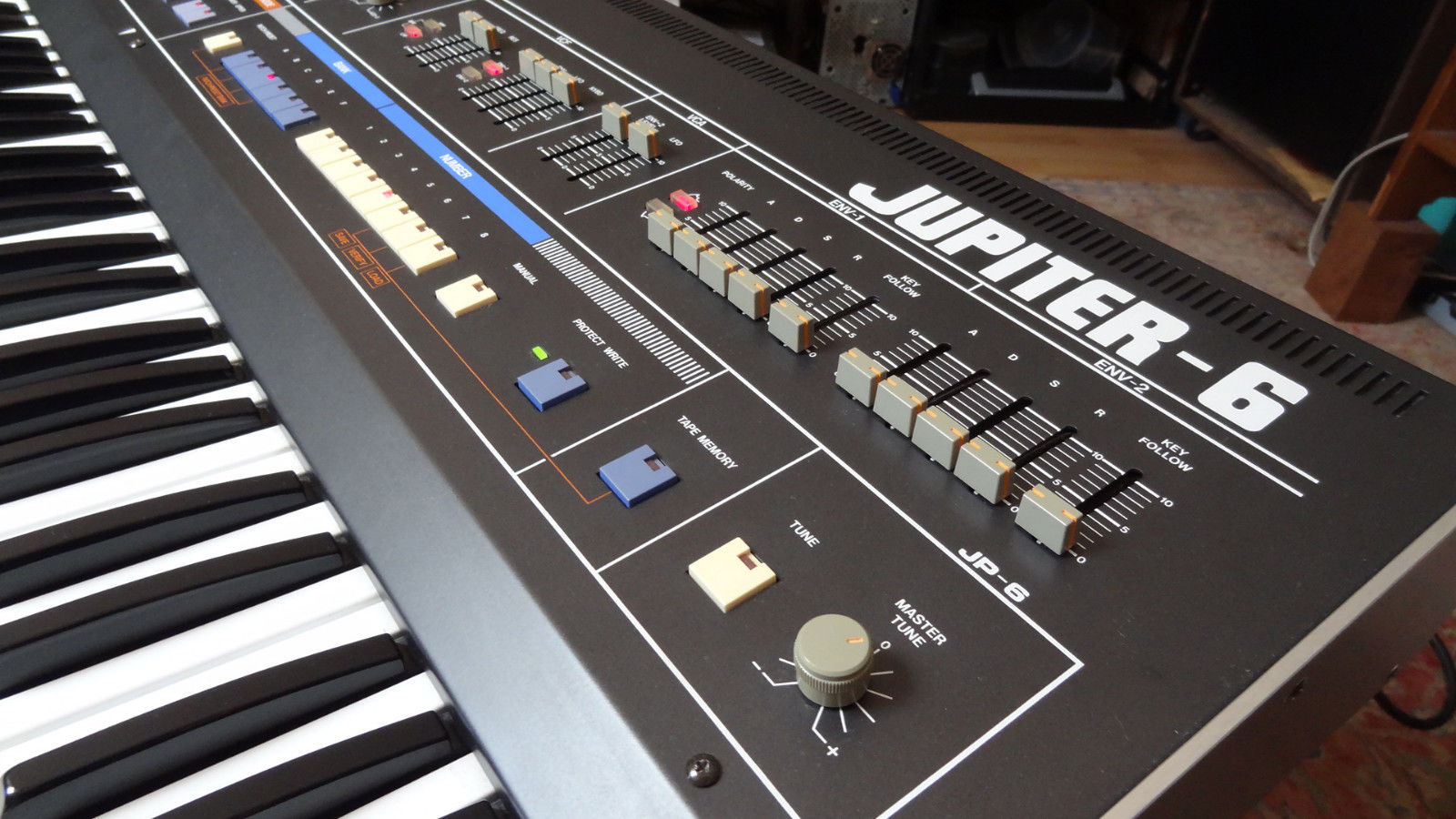 MATRIXSYNTH: Roland Jupiter 6 Analog Synthesizer with Europa