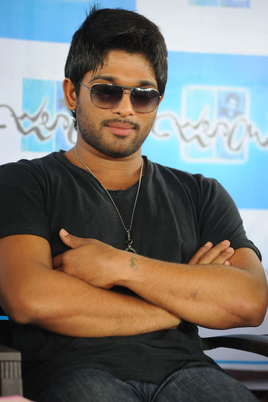 Allu Arjun latest Stylish Stills at Julayi Press Meet