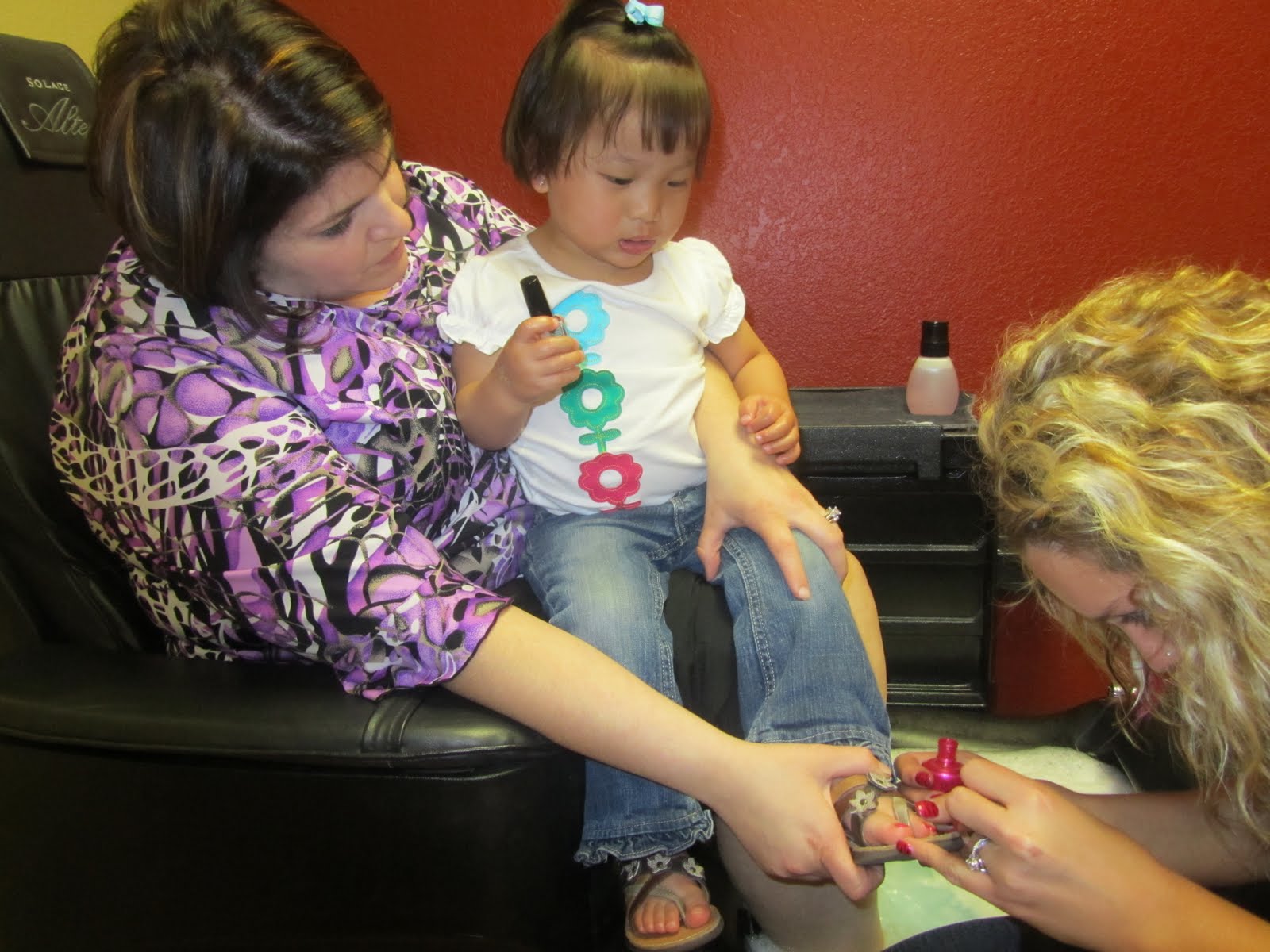 Houghtaling Girls: Ava's First Pedi!