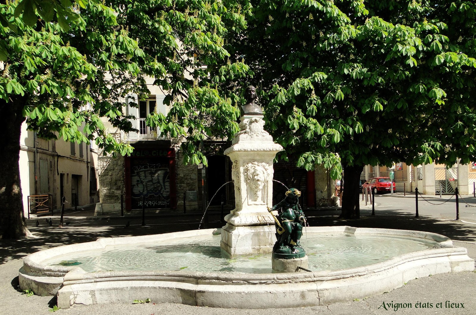 Impressions d'Avignon: La fontaine de la place Pasteur