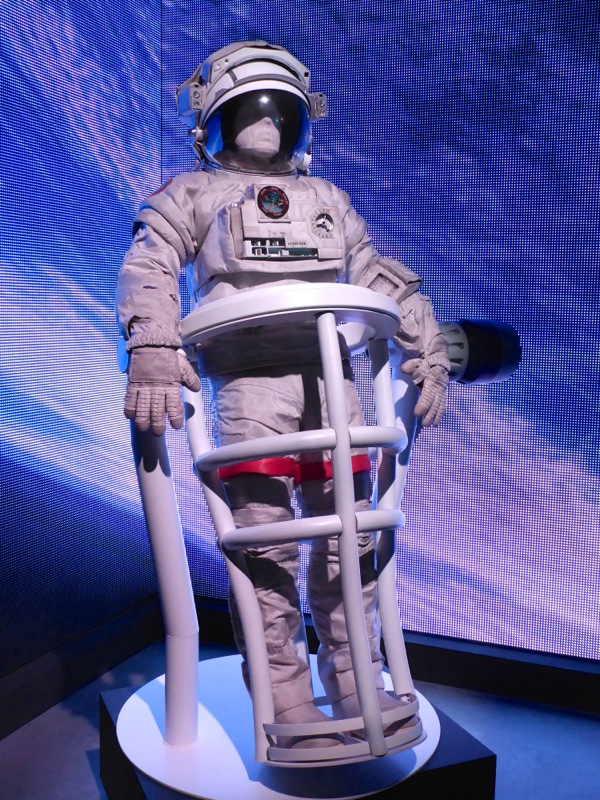 Hollywood Movie Costumes and Props: Gravity Astronaut costumes and ...