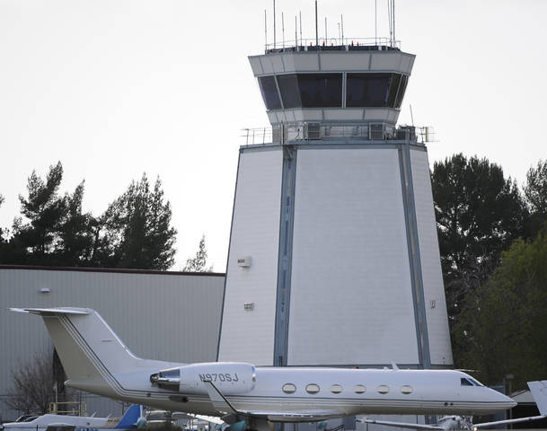 Damilola Purple: TYLER PERRY'S PRIVATE JET TRANSPORTS WHITNEY HOUSTON'S ...