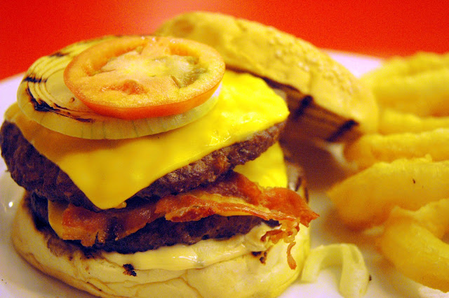 DUDE FOR FOOD: The Fully Loaded Burger at Tender Bob's