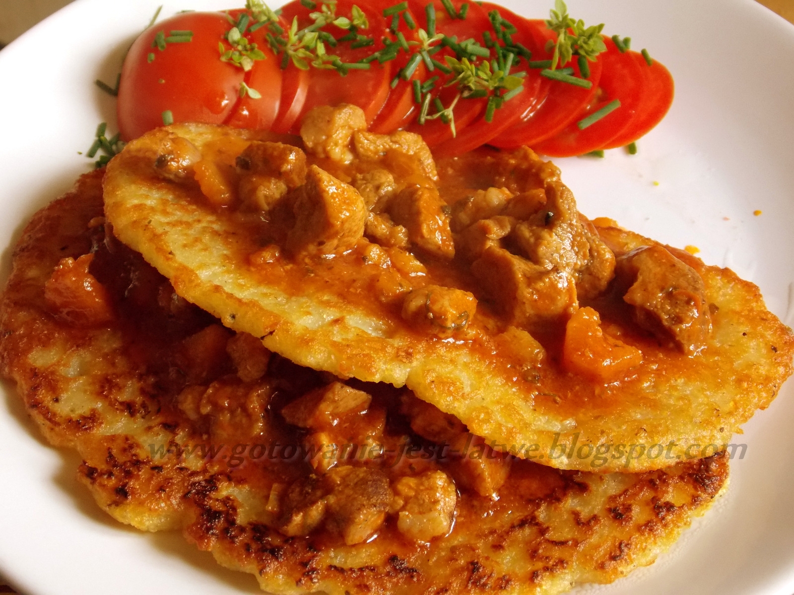 Gotowanie jest łatwe: Placki ziemniaczane z gulaszem