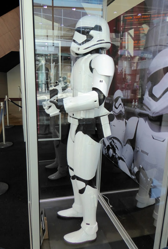 Hollywood Movie Costumes and Props: Star Wars: The Force Awakens ...