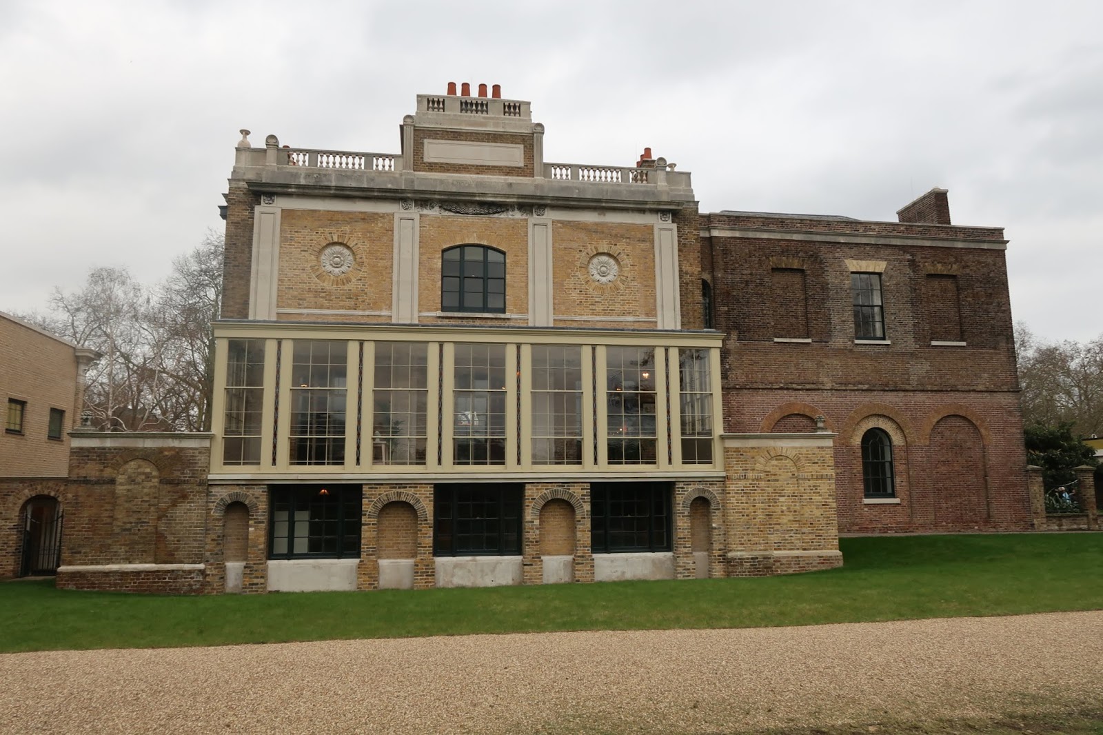 Straining over the blog..... More Tales from an Urbane Flâneur: Ealing ...