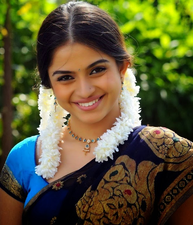 Actress Sheena Shahabadi Beautiful Stills - Cine Gallery