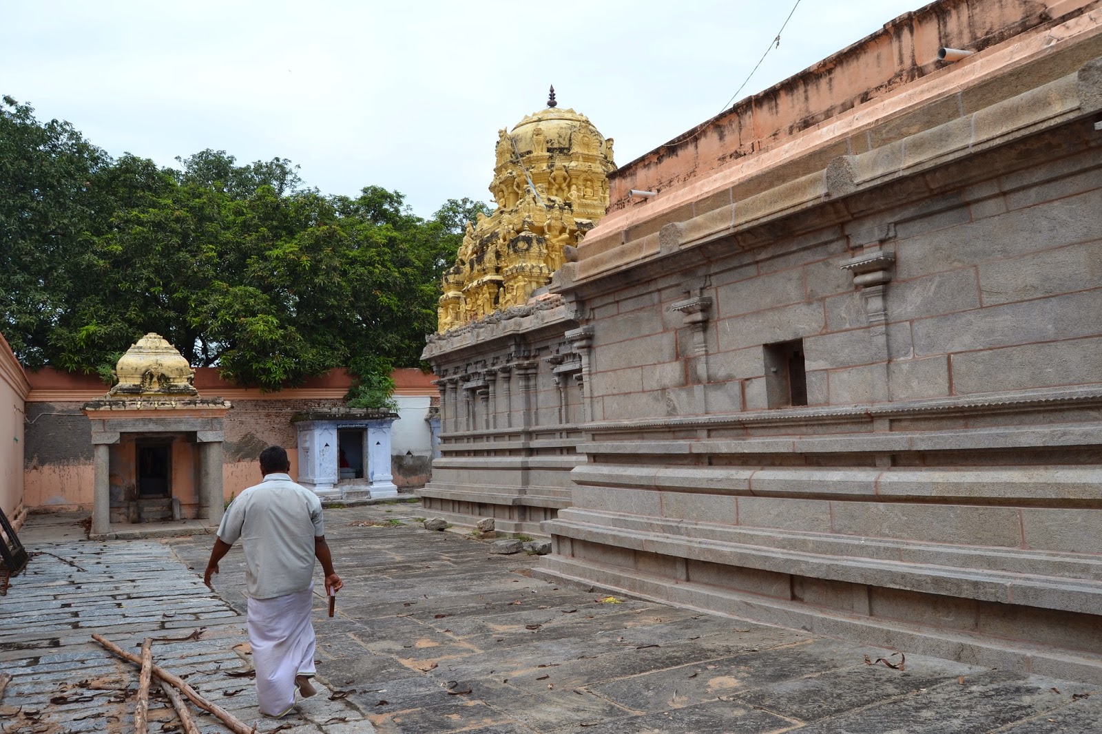 Tamilnadu Tourism: Adhinathar Jain Temple, Poondi, Arani, Thiruvannamalai