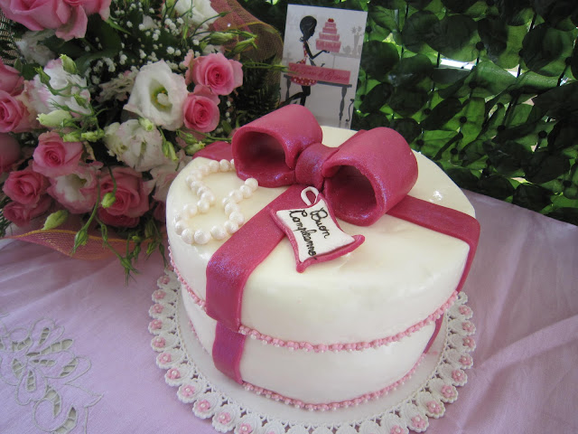 Torta Pacco regalo in Pasta di zucchero - Le Torte di Gessica