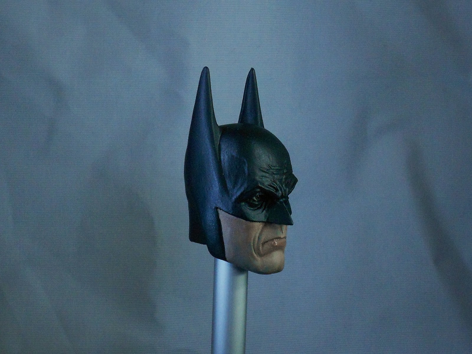 Petes Custom 1/6 Figures: Alex Ross Batman & Ash Commissions