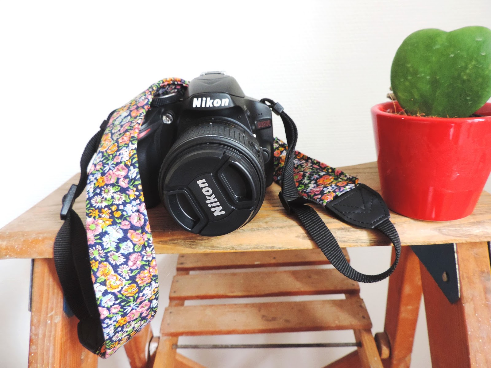 DIY # 55: Personnaliser une sangle d'appareil photo — My Name Is Georges