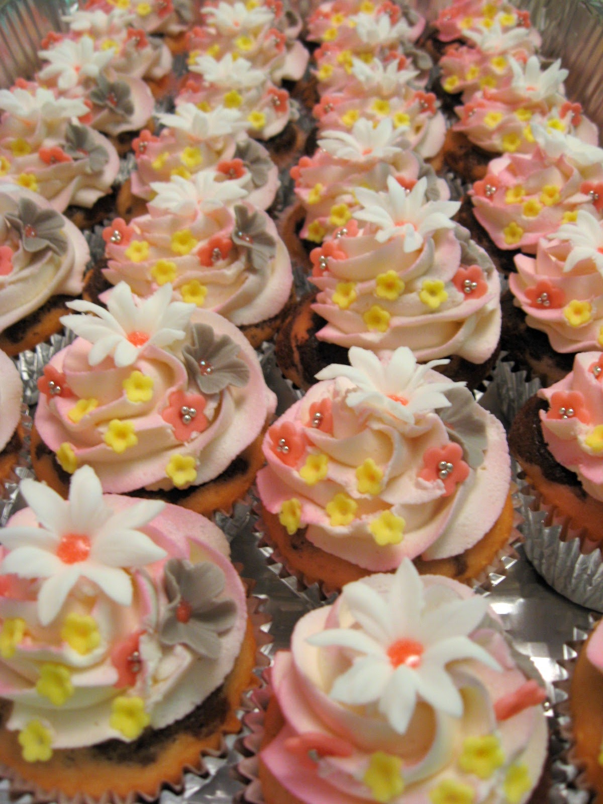 Cakeopolis: # 116 Girly Girl Baby Shower Cupcakes