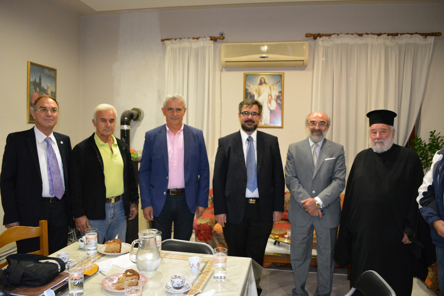 ΦΩΣ ΦΑΝΑΡΙΟΥ: ΜΝΗΜΕΣ ΕΛΠΙΔΕΣ ΓΙΑ ΙΜΒΡΟ ΚΑΙ ΤΕΝΕΔΟ