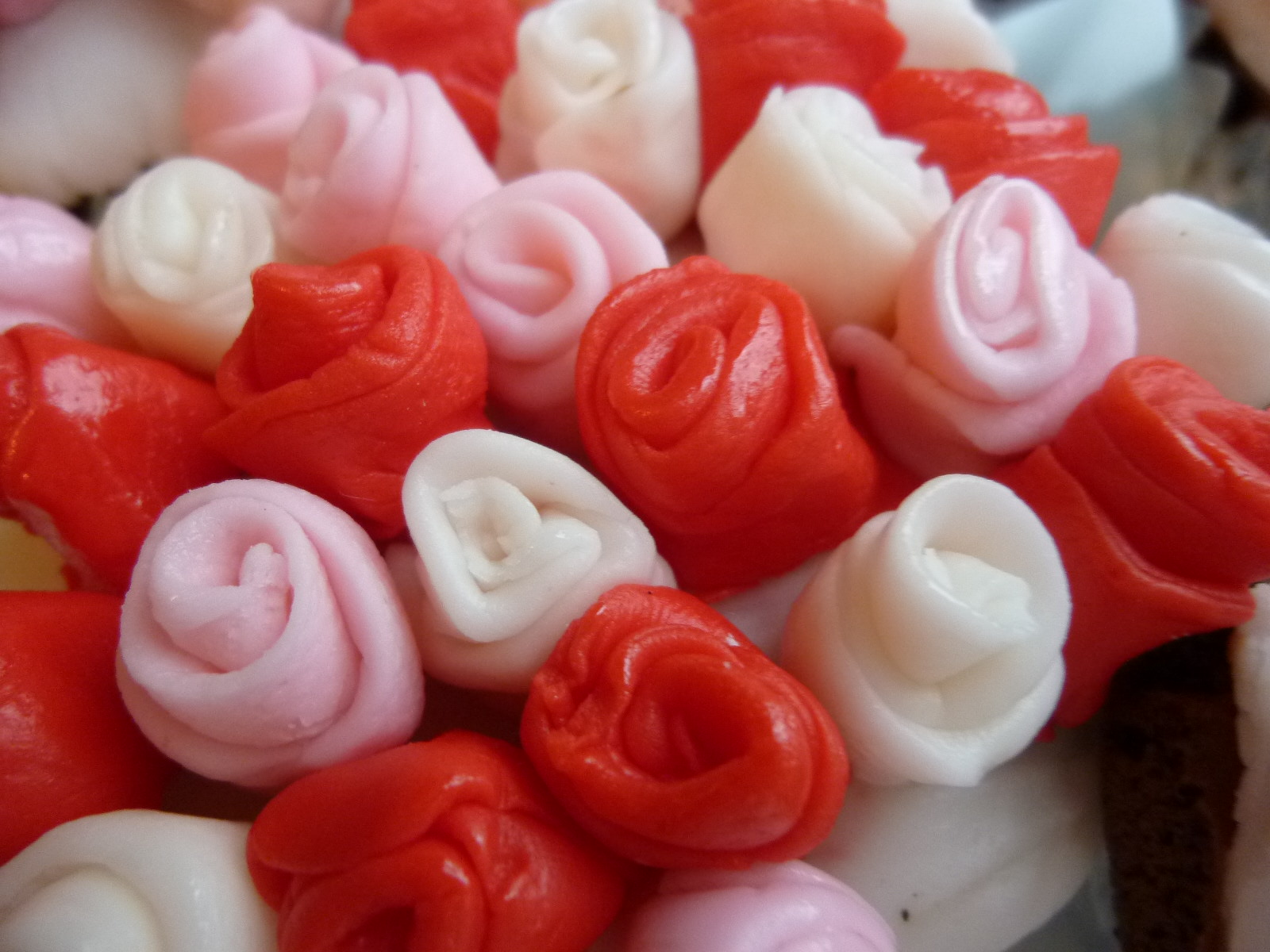 Rosebud Bouquet Chocolate Cupcakes – Diary of a Mad Hausfrau