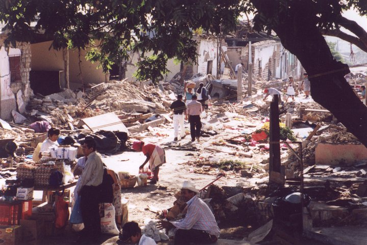 siguiente página: En memoria del terremoto del 13 de enero 2001 y de ...