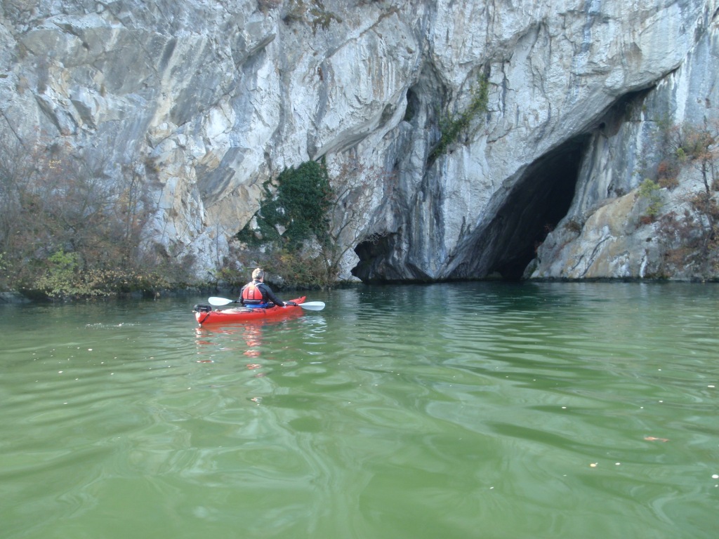 La defilare, în defileu – Romania vazuta din caiac