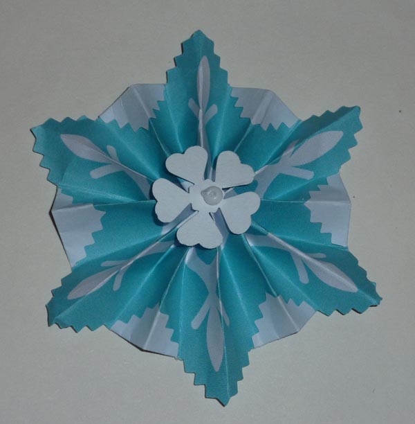 The Papercraft Post: Snowflake Rosette Tutorial