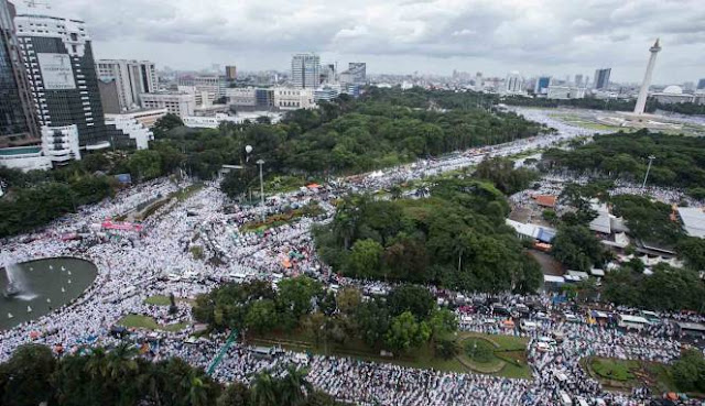 Berita Militer di Dunia: Foto DEMO 212 di Jakarta