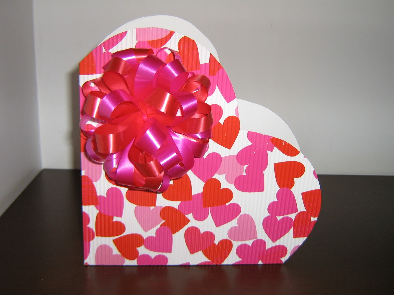 Decora Tu Regalo: Caja Corazón en Corrugado