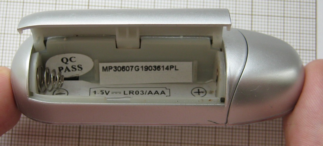 Common Emitter: Teardown: TECHNIKA 1GB mp3 player