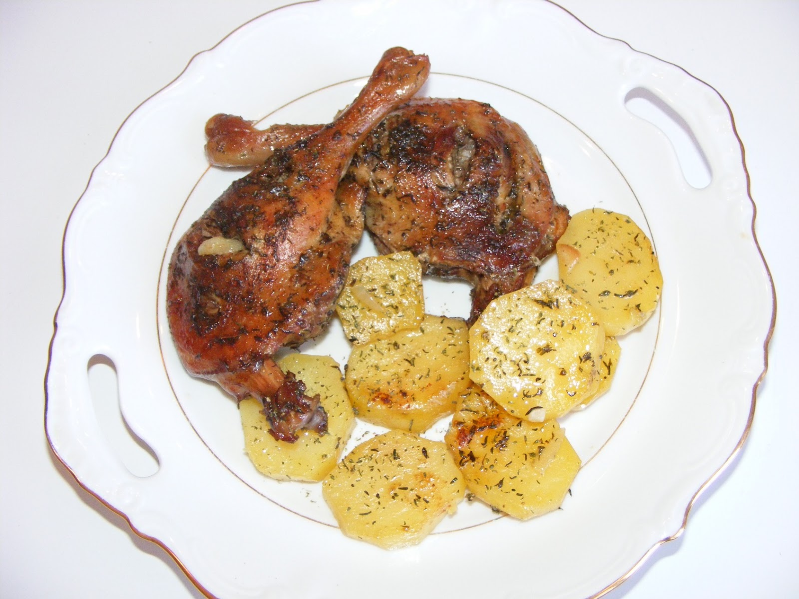 Pulpe de rata cu cartofi la cuptor | Preparatedevis.ro