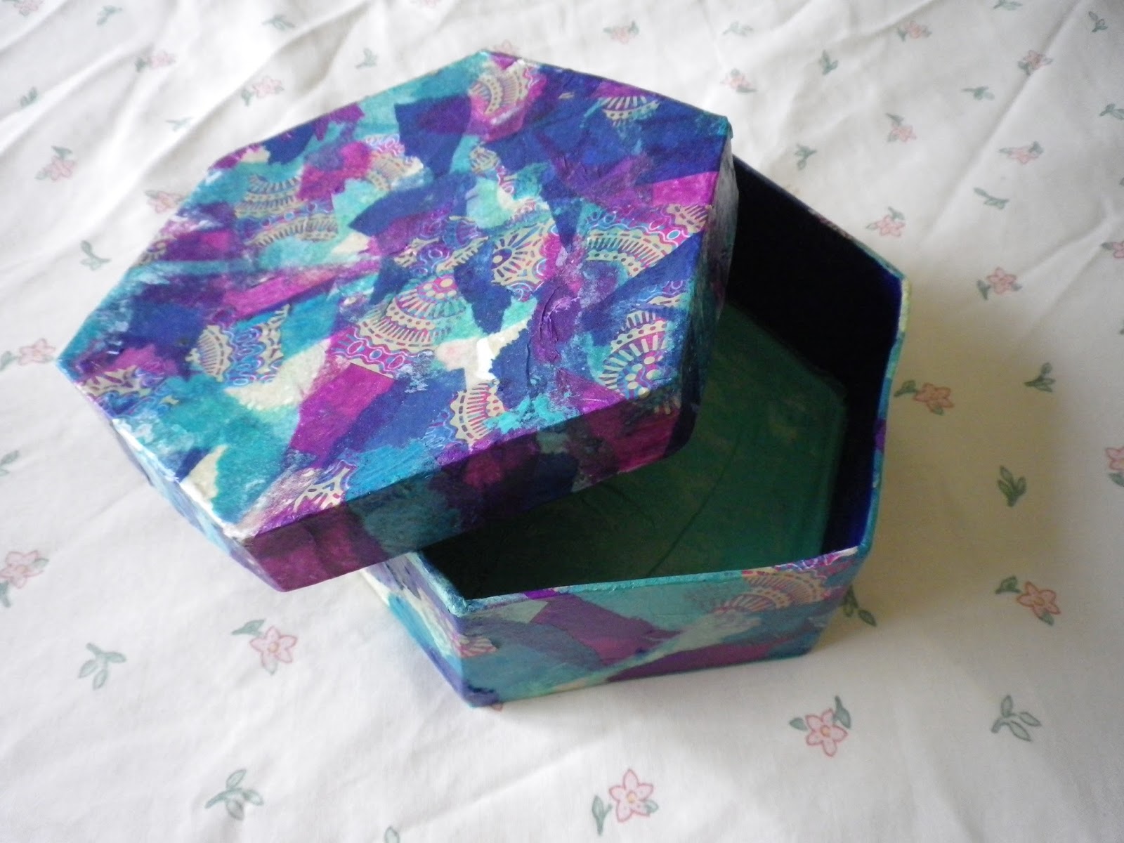 rosinaviolets: craft | jewellery box: easy peasy decopatch!