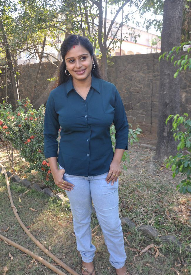 INDIAN ACTRESS: Latha Rao Tamil Sun TV serial actress big hanging boobs ...