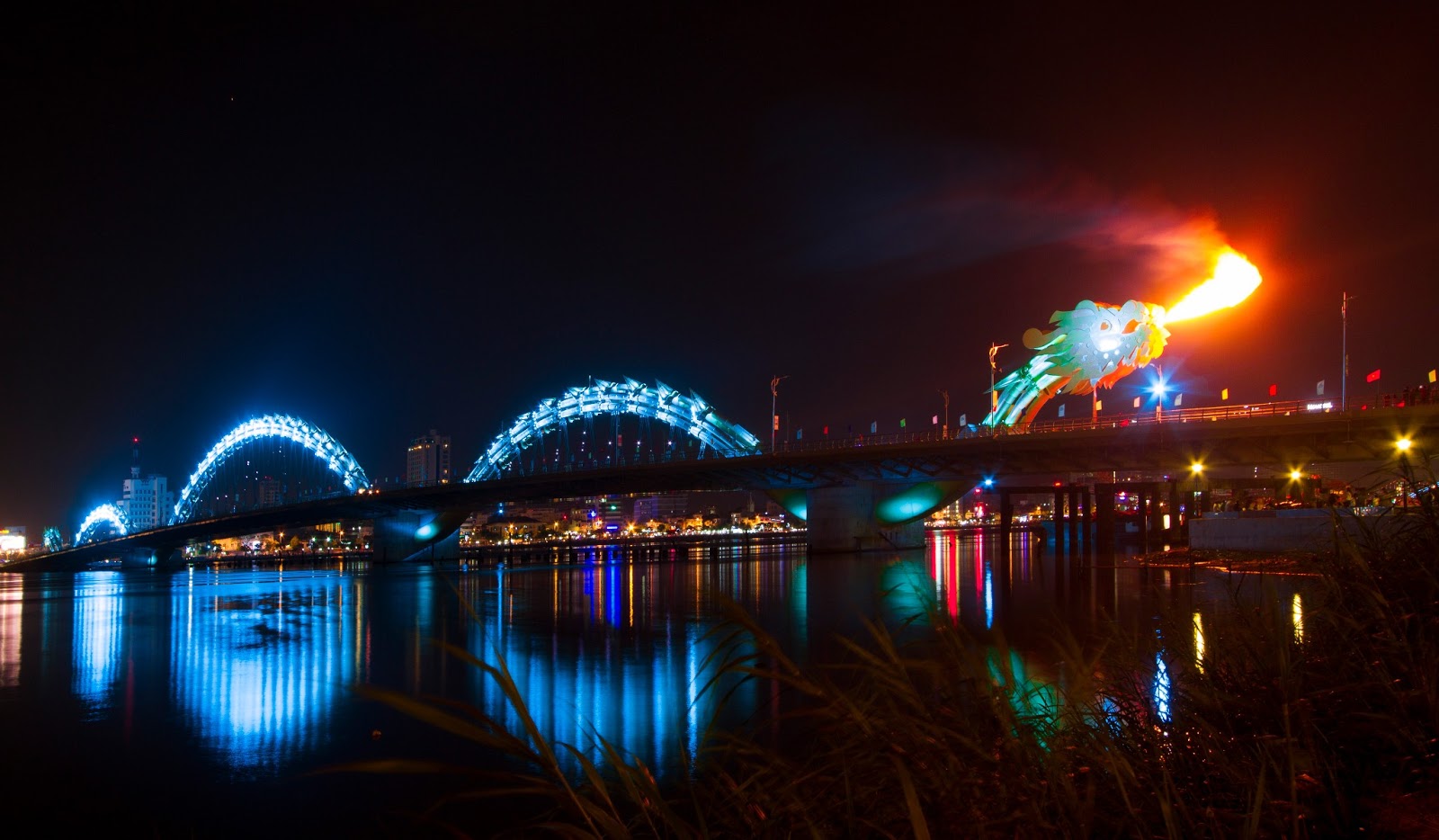 Nguyễn Thế Thịnh: Tám chuyện cầu Rồng