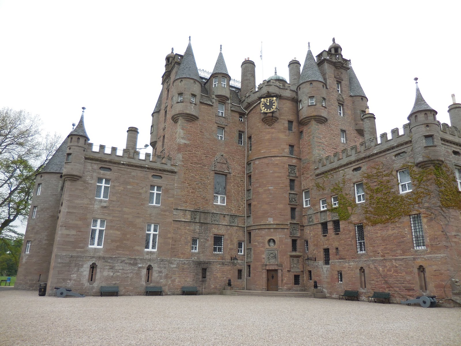 2 On the Road: Scotland - Glamis Castle