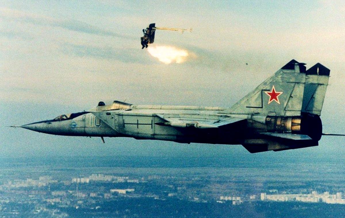 GAMBAR PESAWAT TERBANG: Jet Tempur MiG-25 Foxbat (Wallpaper 3)