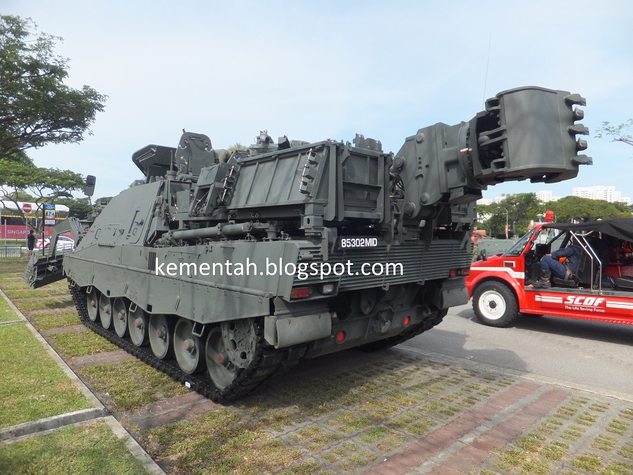 Senang Diri: Singapore Army's Armoured Engineer Vehicle (AEV) and ...