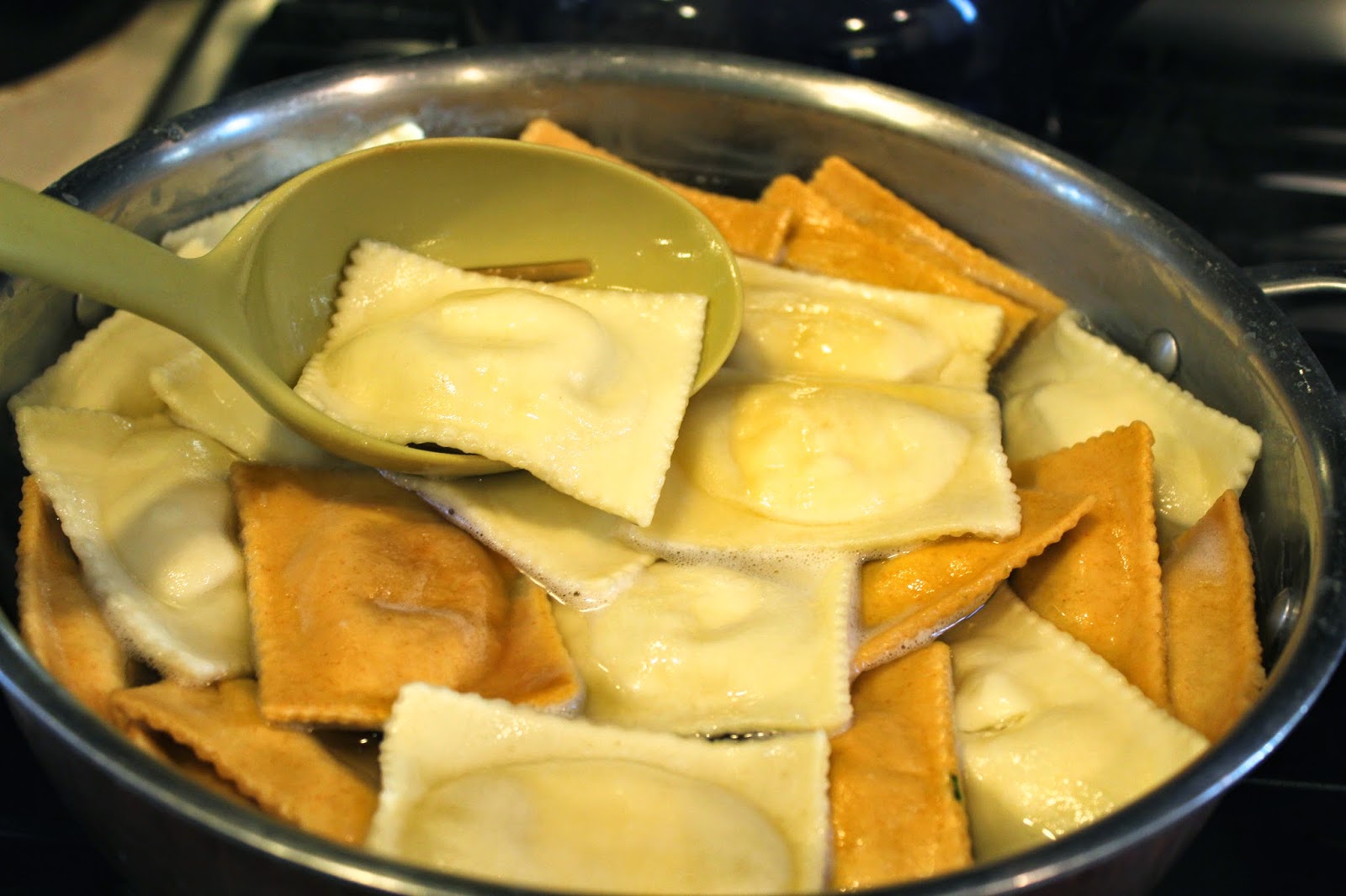 Hey, Mom! What's For Dinner?: Ravioli with Tomato and Basil Cream Sauce