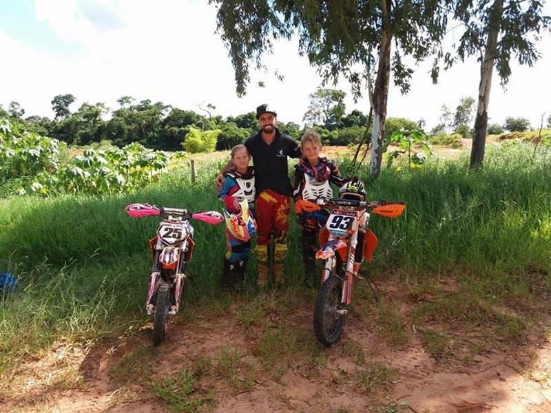 Marina e Matheus treinam na areia