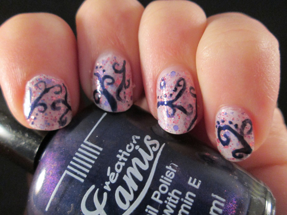 PiggieLuv: Curly nail art with glitter