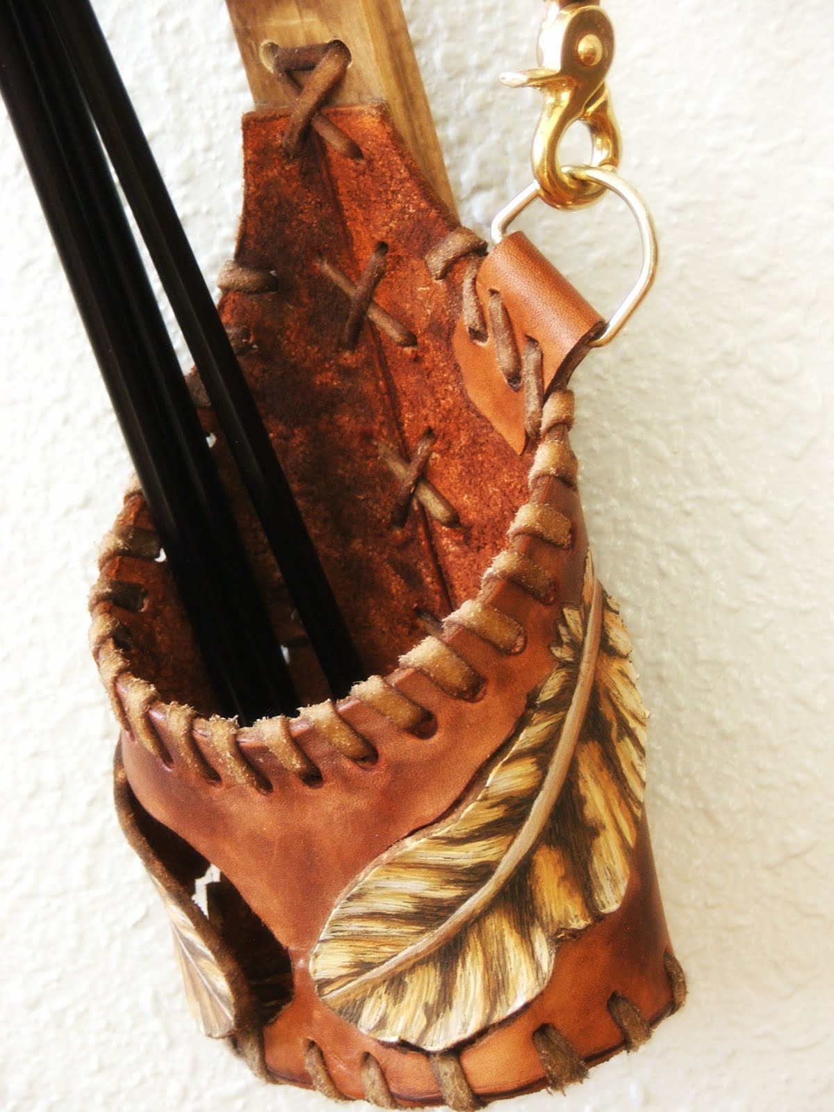 MacNaughtan Creations: Hand Made Leather Side Quiver