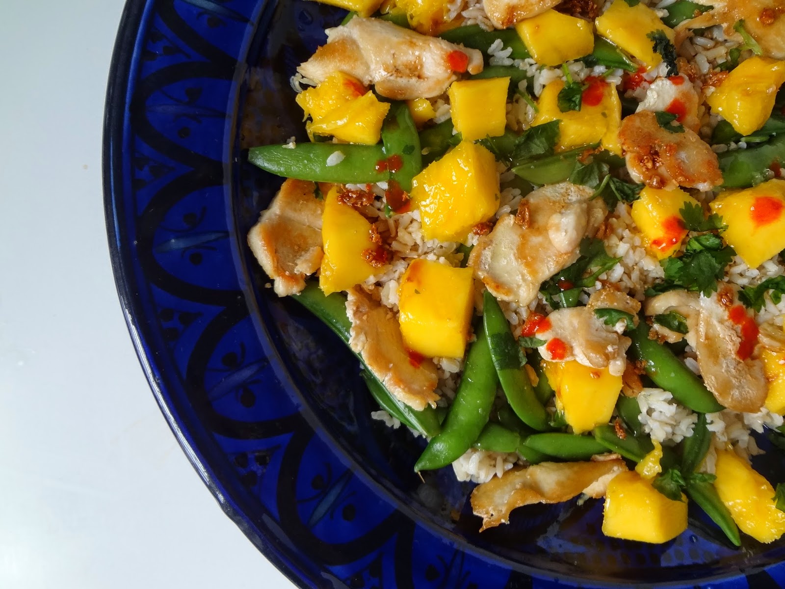 Poupette in the kitchen: Mango, snap peas and grilled chicken rice salad